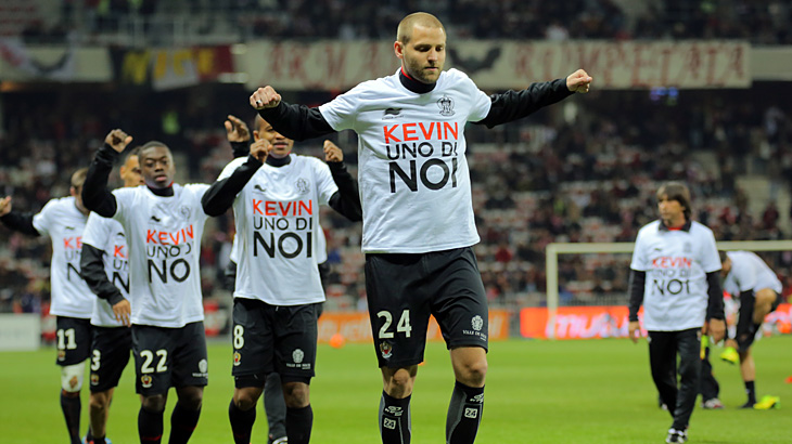 Le public niçois rend hommage à Kevin Anin | #KevinUnoDiNoi