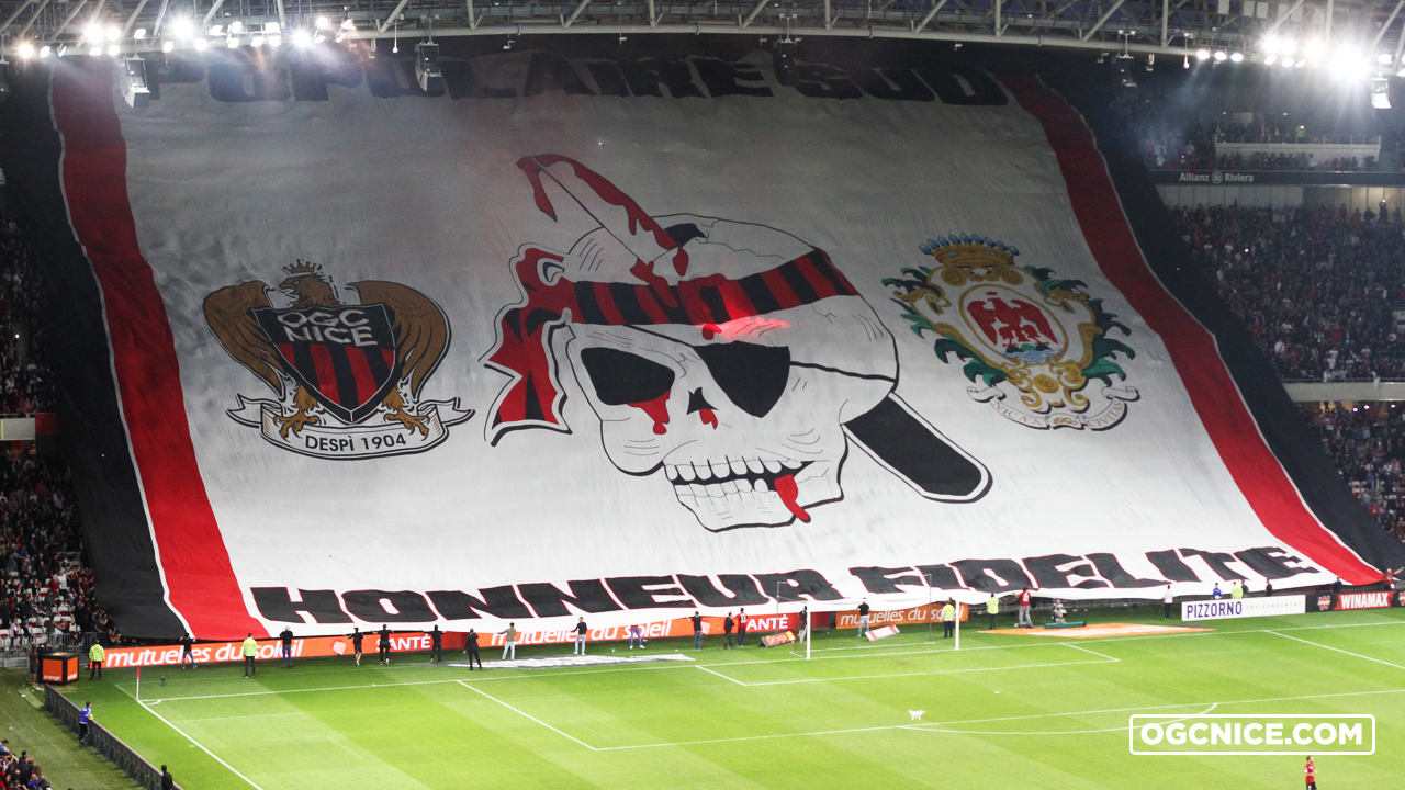 Un tifo aussi grand que l'événement | Supporters